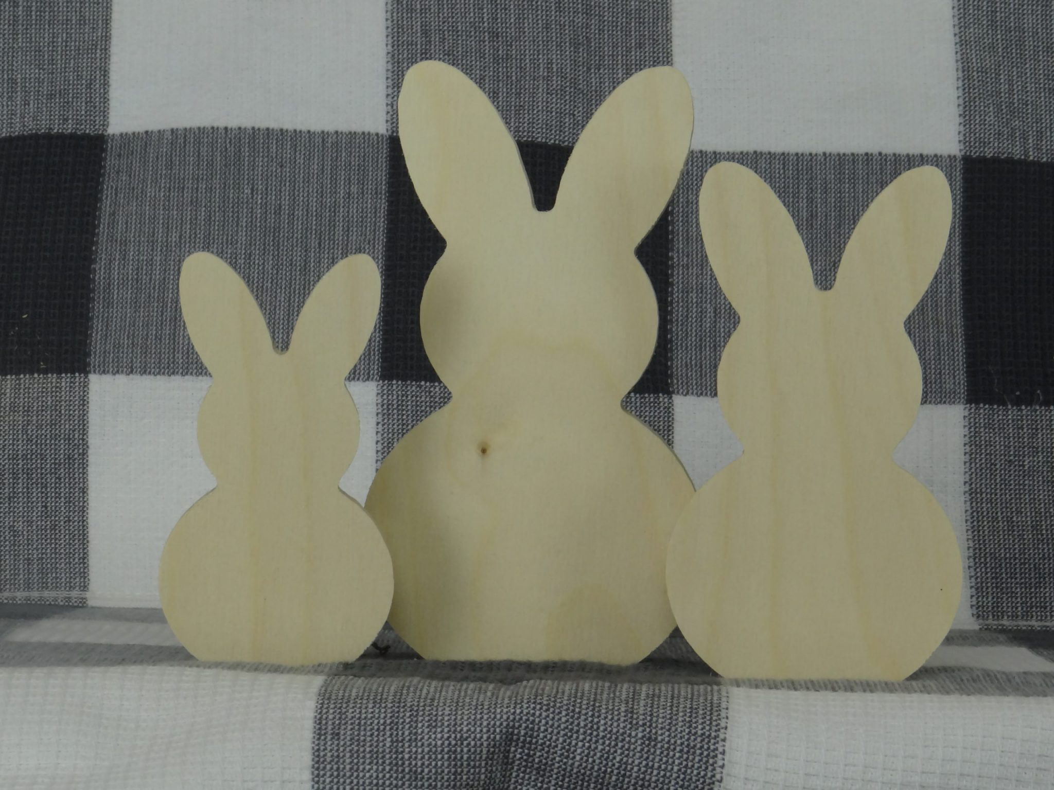 Wooden Round Bunny Stand Alone - Craft Dealz